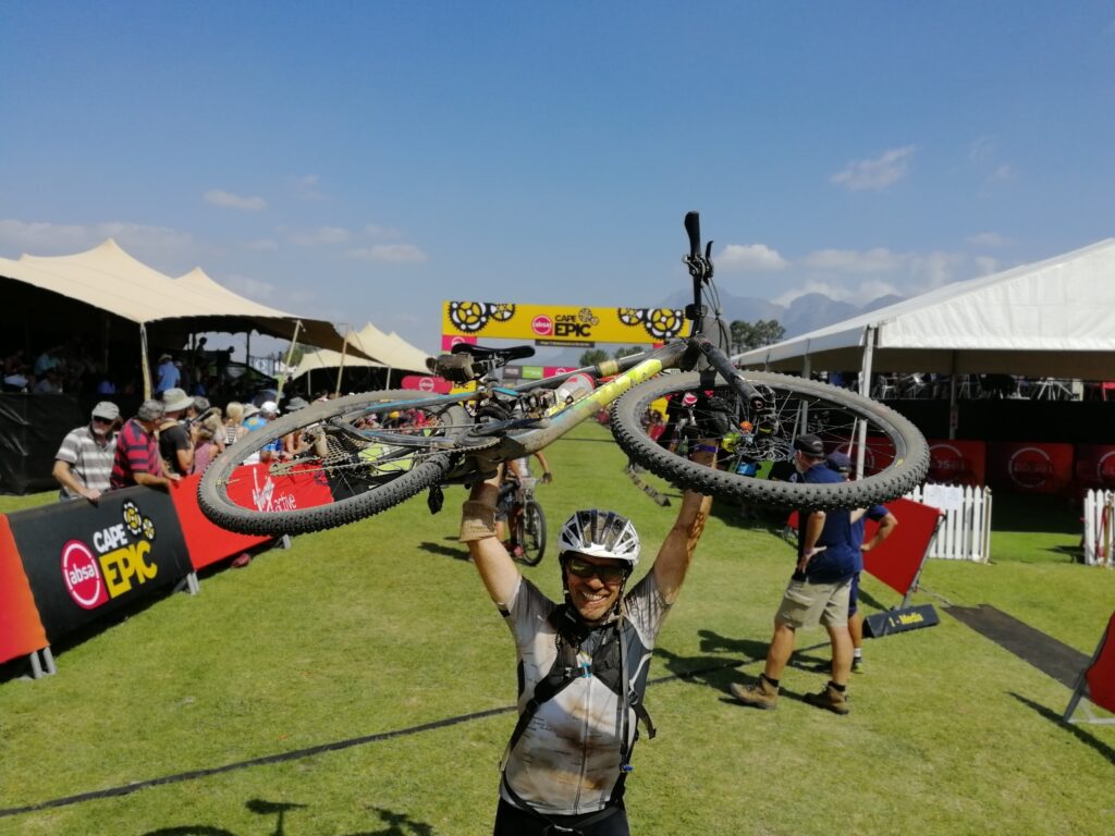 Holger Schwichtenberg bezwingt trotz Krankheit und Sturz den Cape Epic - MSV Essen-Steele 2011 e.V.